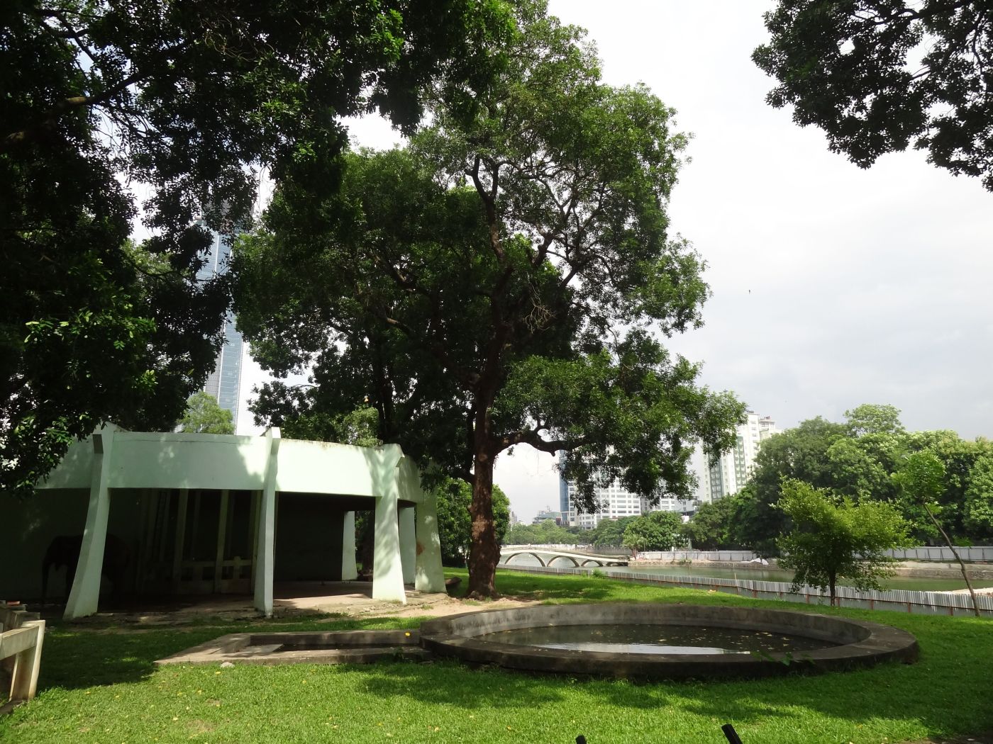 Hanoi Zoo in Thu Le Park